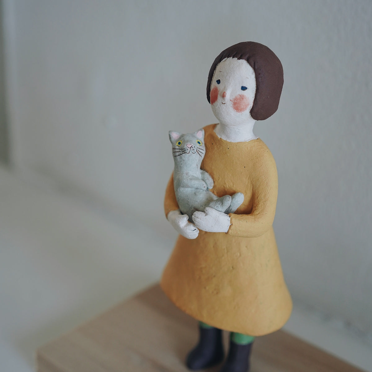 Kayo Suzuki - "Cat and Young Girl" – Kurashi Japanese Crafts